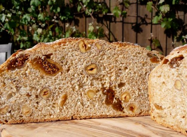 Hamelman’s Roast Hazelnut and Fig Bread | Zeb Bakes