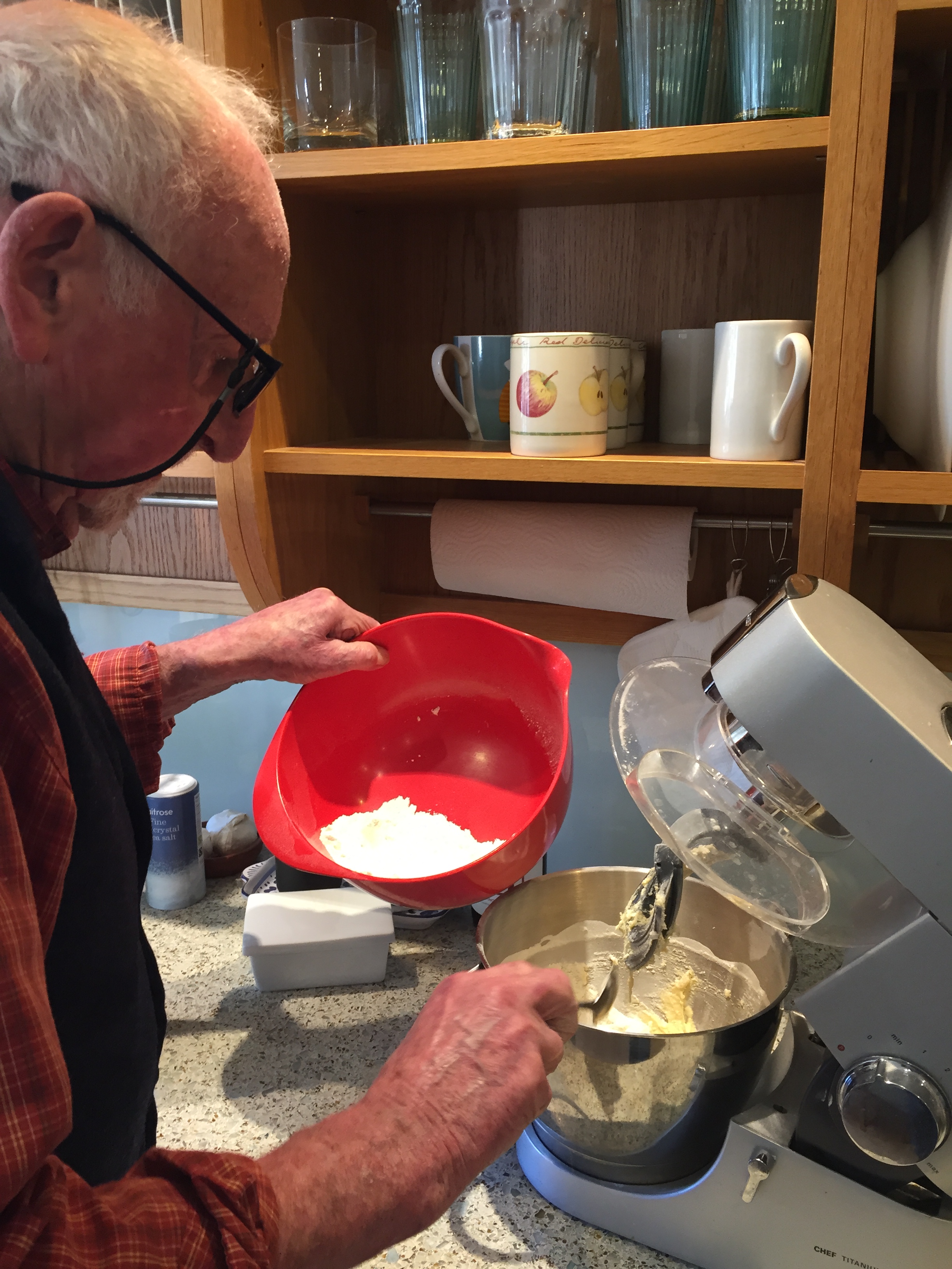 Dad Bakes A Cake | Zeb Bakes