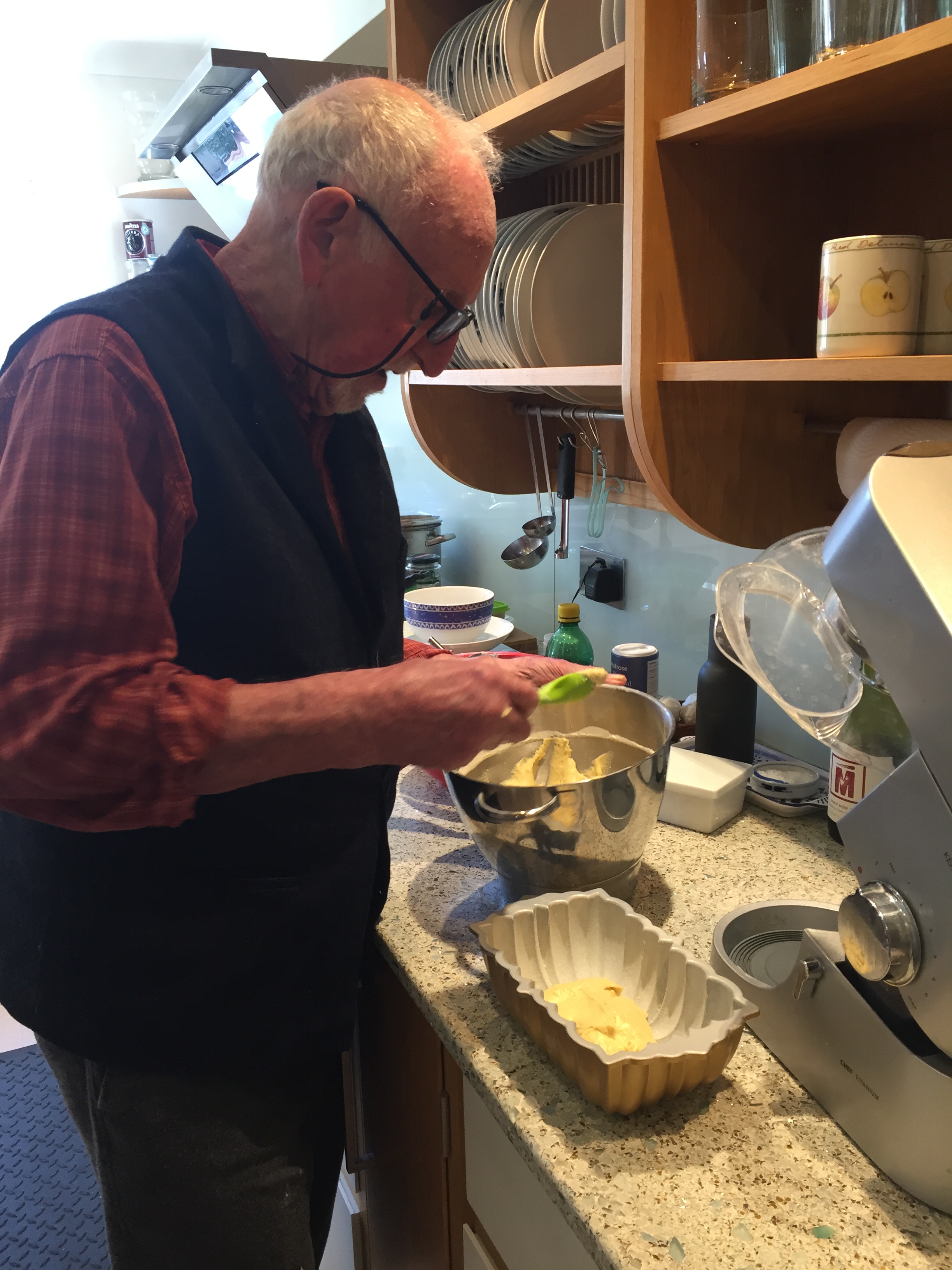 Dad Bakes A Cake | Zeb Bakes