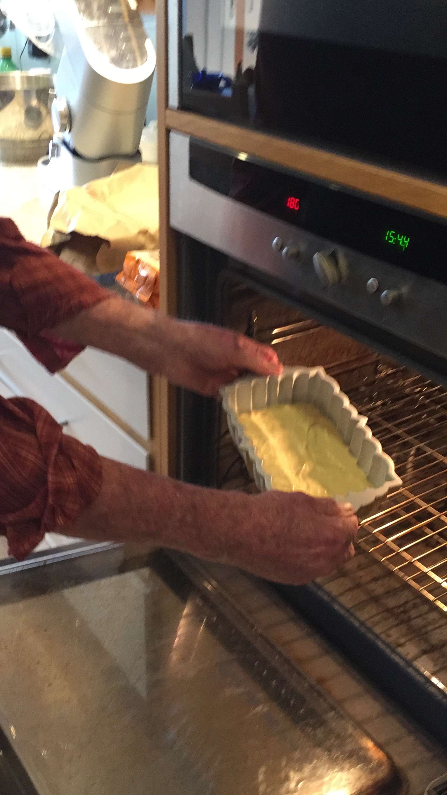 Dad Bakes A Cake | Zeb Bakes